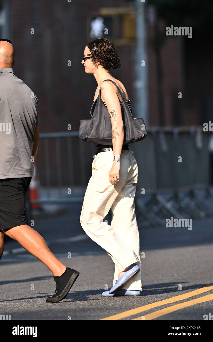 EXCLUSIVE **EXCLUSIVE ALL ROUNDER** Vice President’s Kamala Harris step ...