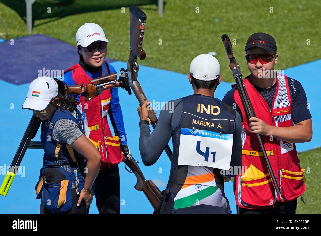 China's Lyu Jianlin, right, is congratulated by India's Amanjeet Singh ...
