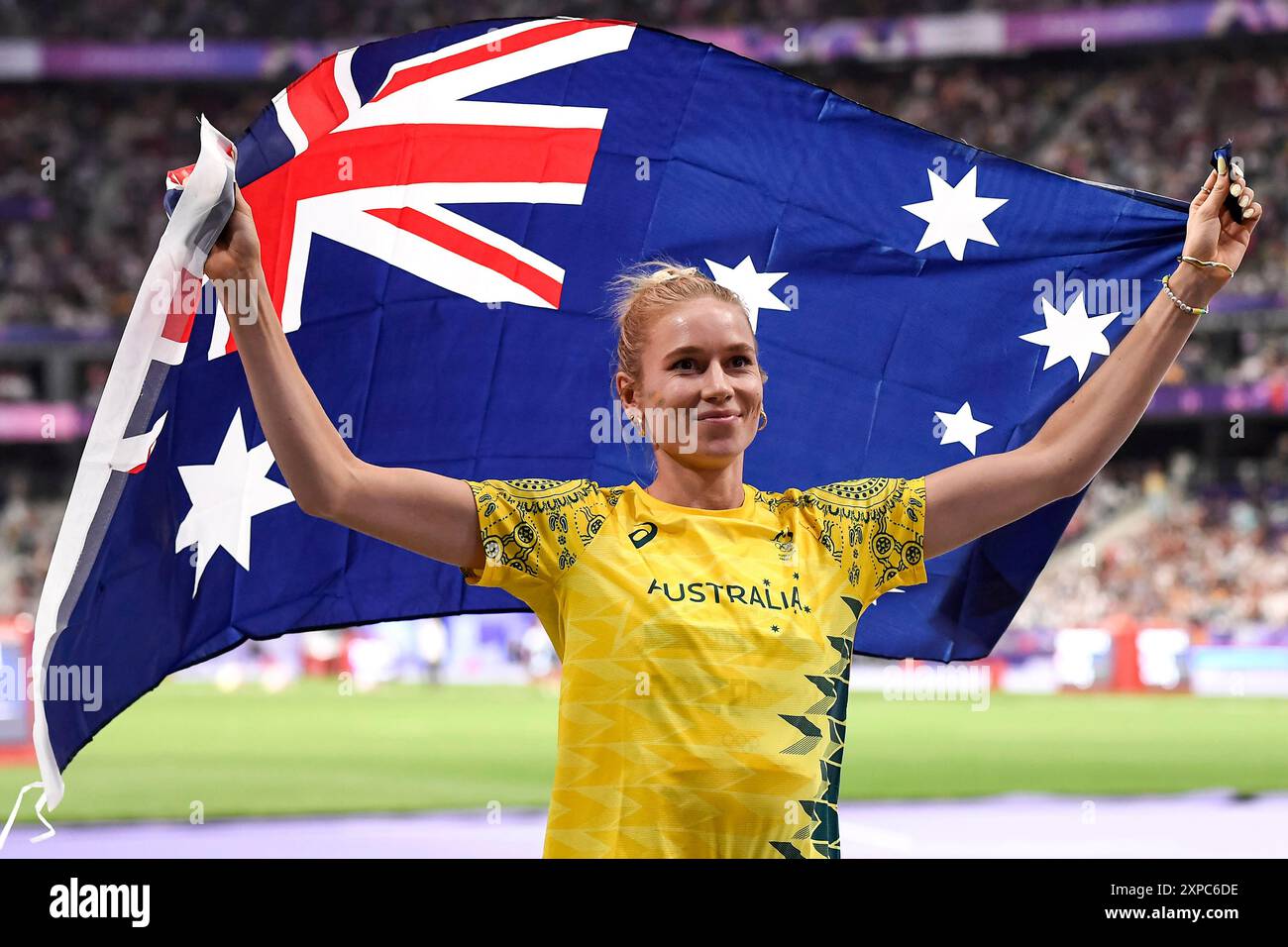 Eleanor Patterson of Australia celebrates after winning the bronze ...