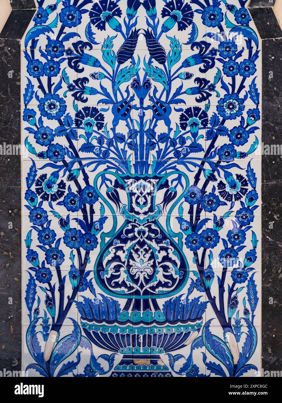 Traditional turkish ceramic design hi-res stock photography and images ...