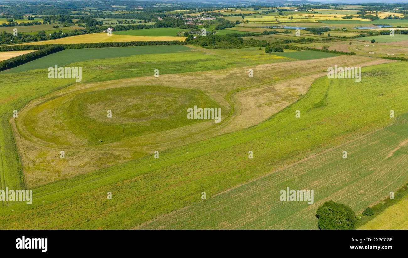 Thornborough Henges are an ancient monument complex that includes the ...