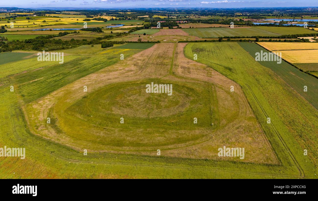 Thornborough Henges are an ancient monument complex that includes the ...