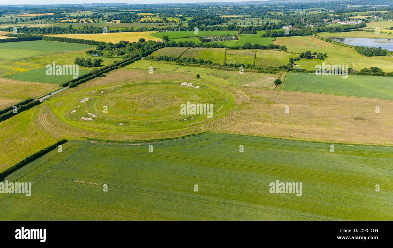 Henges hi-res stock photography and images - Alamy
