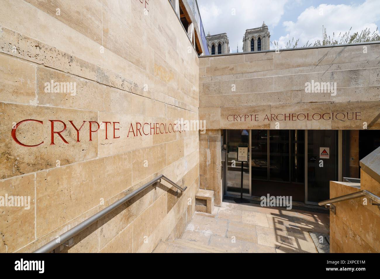 Parvis crypt crypte paris hi-res stock photography and images - Alamy