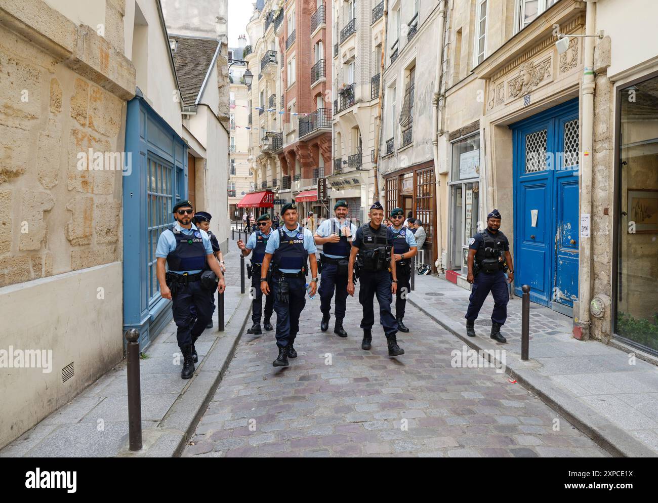Foreign police officers hi-res stock photography and images - Alamy