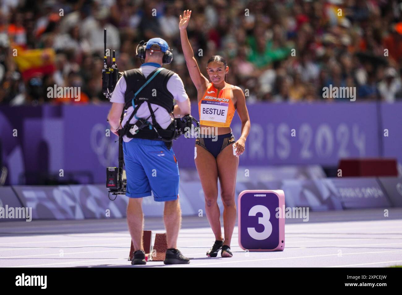 Jael Bestue of Spain competes in the women's 200m repechage - Heat 4 of ...