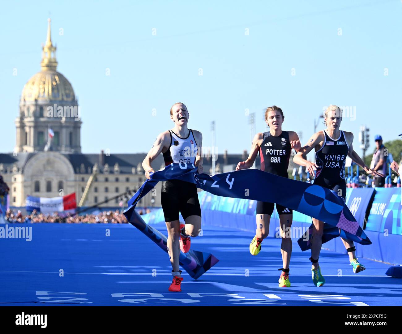 Paris, France. 5th Aug, 2024. Laura Lindemann (L) of Germany crosses ...