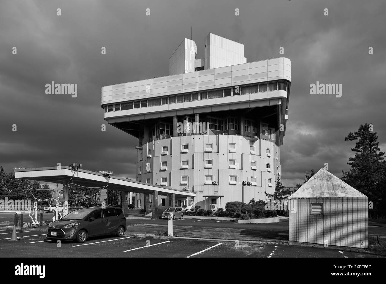 Sakaiminato Marina Hotel, designed by Kikutake Kiyonori, 1985 ...