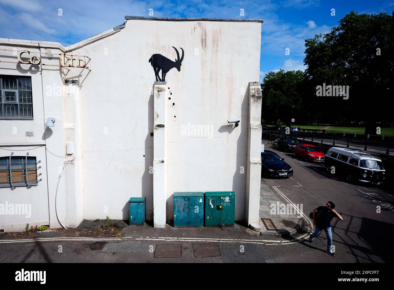 Banksy has unveiled a new piece of art work near Kew Bridge in west ...