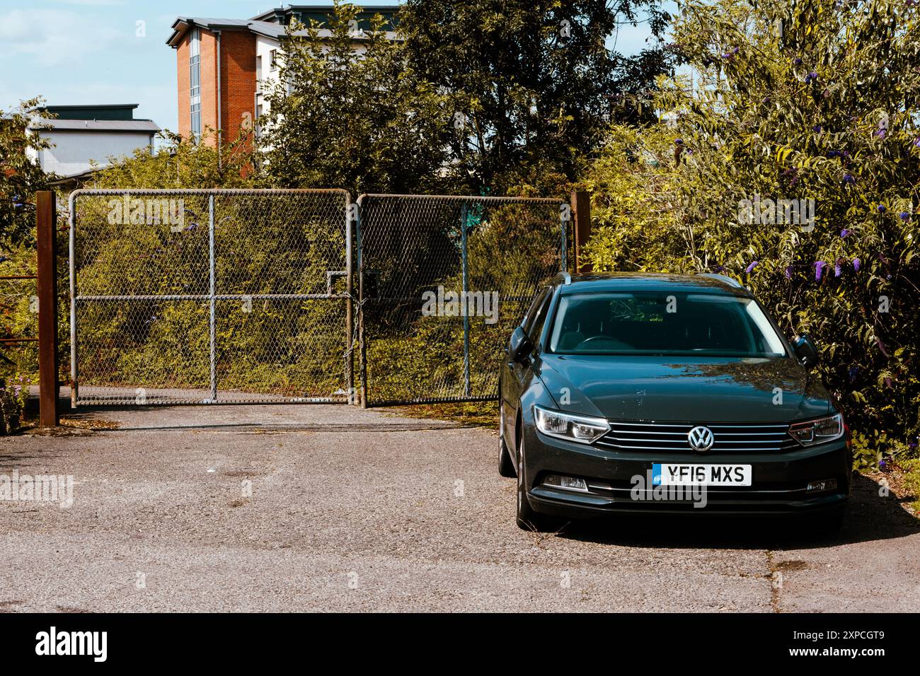 No entry sign chain hi-res stock photography and images - Alamy