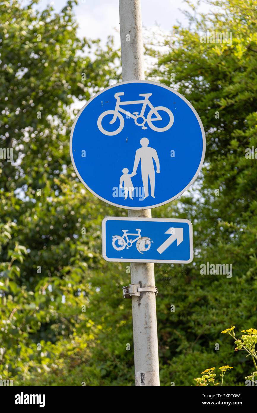 Blue sign with adult and child hi-res stock photography and images - Alamy