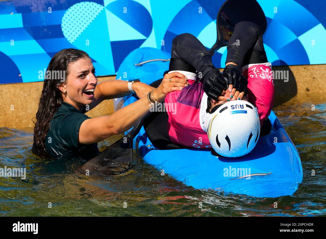 Noemie Fox of Australia, right, reacts to winning gold in the women's ...