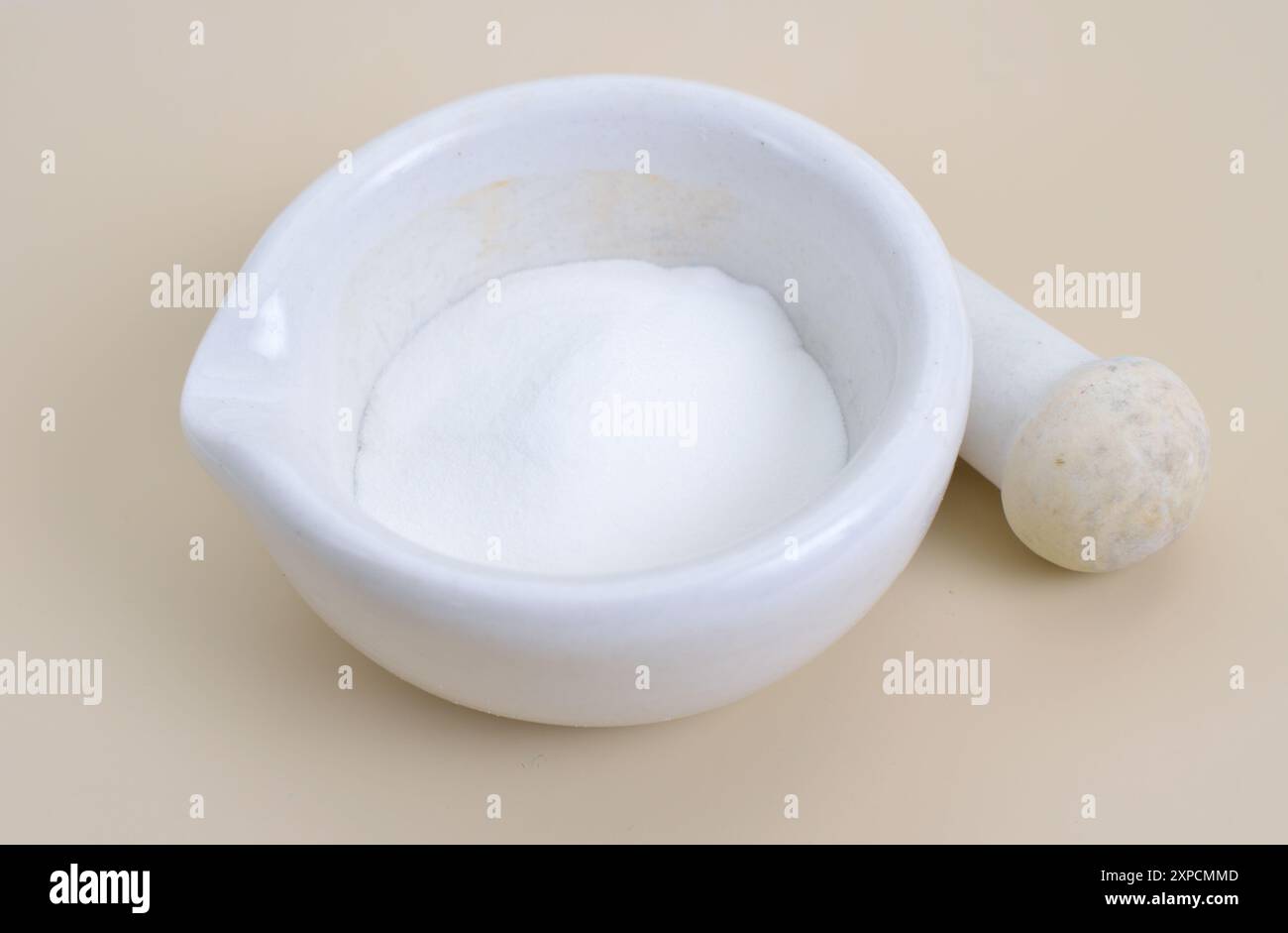 Inulin powder. Group of naturally occurring polysaccharides produced by ...