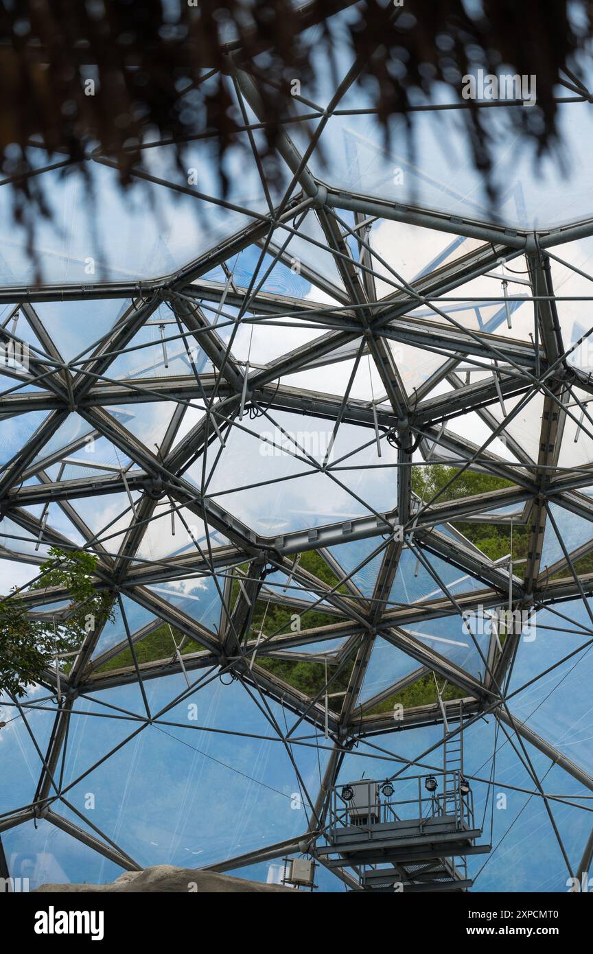 Geodesic tubular steel dome hi-res stock photography and images - Alamy