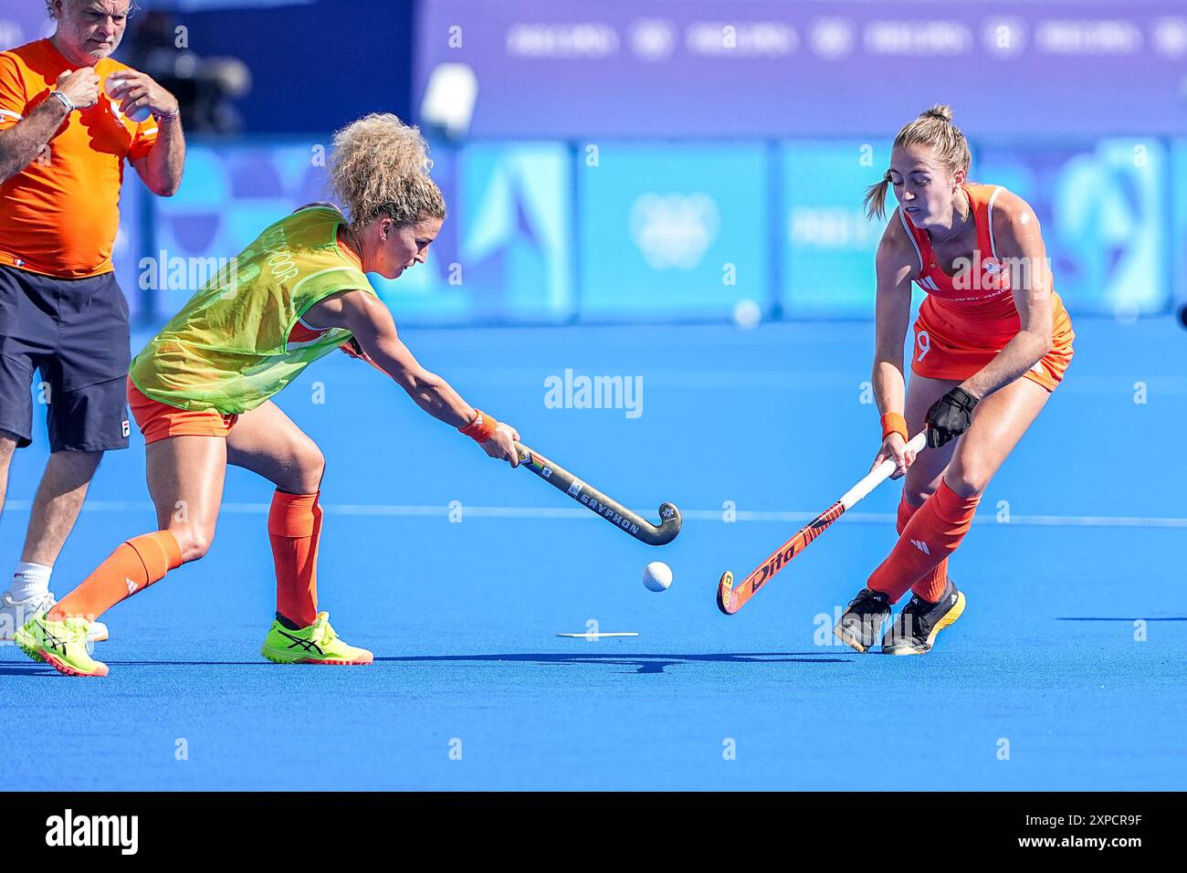 PARIS, FRANCE - AUGUST 5: Maria Verschoor of the Netherlands warming up ...