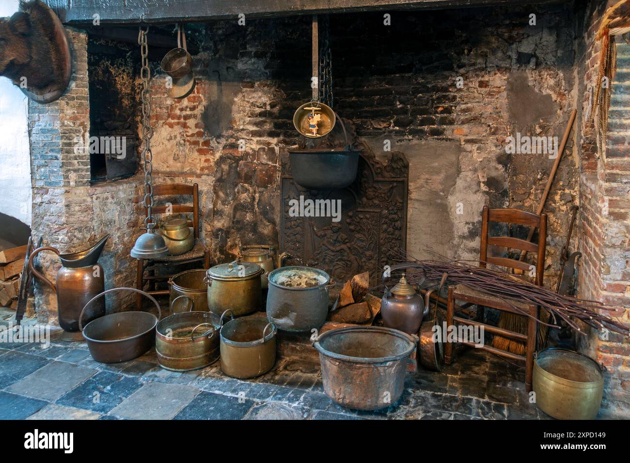 Medieval fireplace hi-res stock photography and images - Alamy