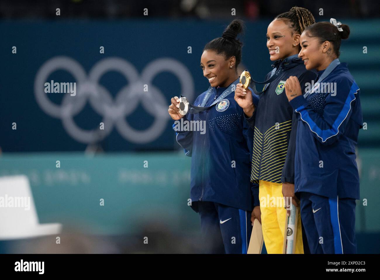 Paris, France. 05th Aug, 2024. US' Simone Biles (silver), Brazil's ...