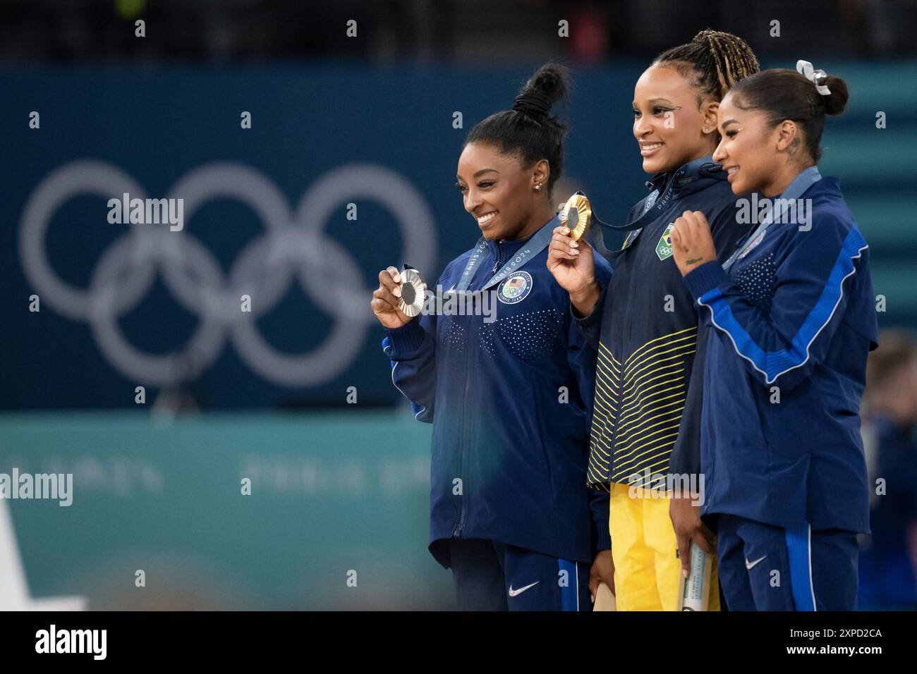 Paris, France. 05th Aug, 2024. US' Simone Biles (silver), Brazil's ...