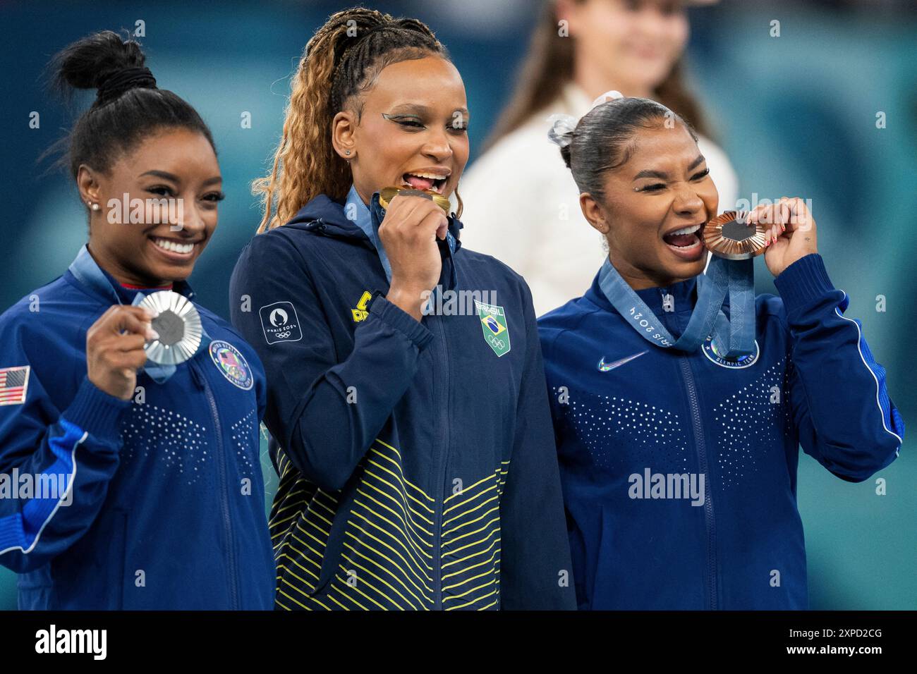 Paris, France. 05th Aug, 2024. US' Simone Biles (silver), Brazil's ...