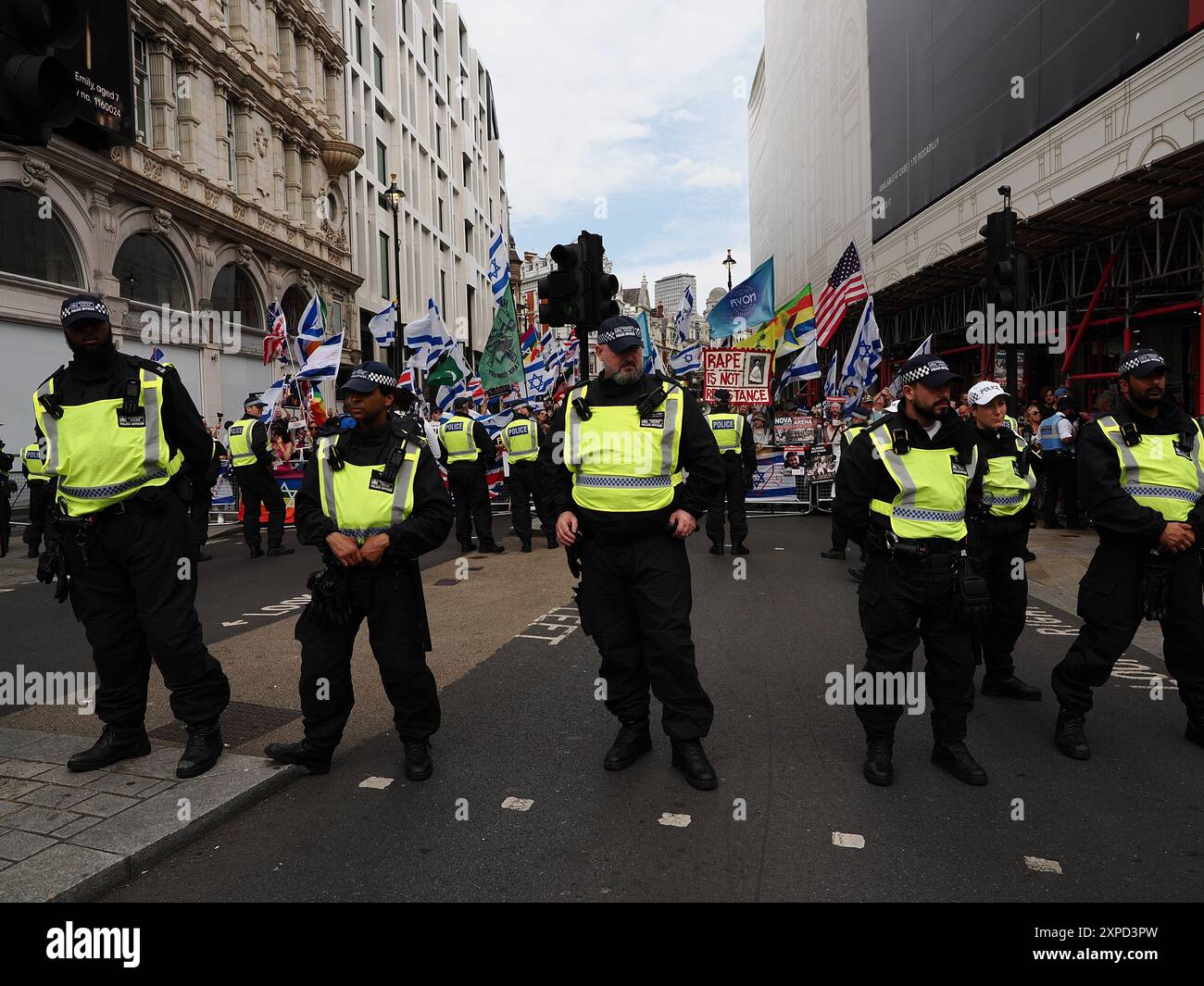 Police at palestine demo hi-res stock photography and images - Alamy