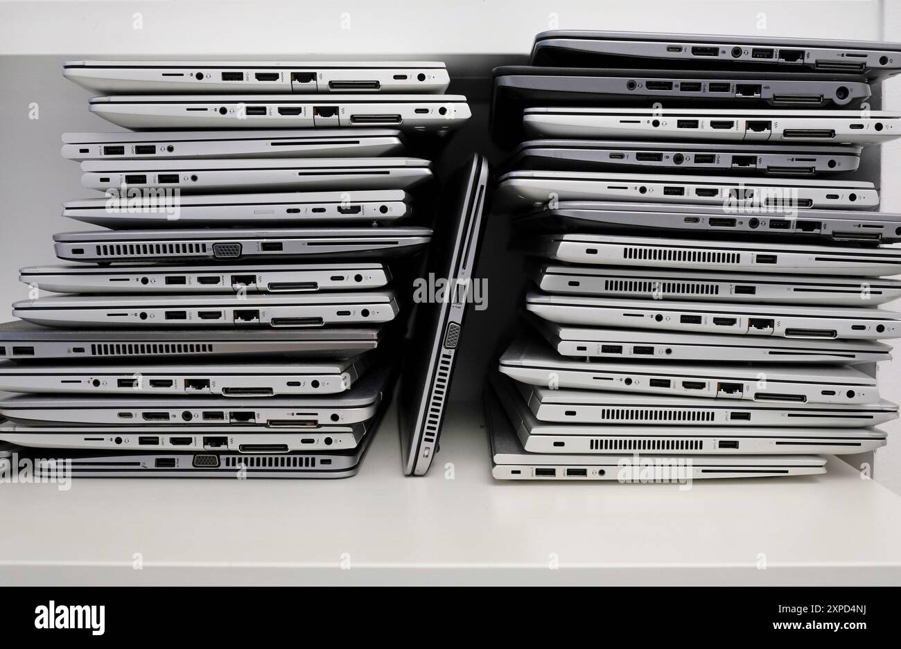 Laptops device in electronics hi-res stock photography and images - Alamy