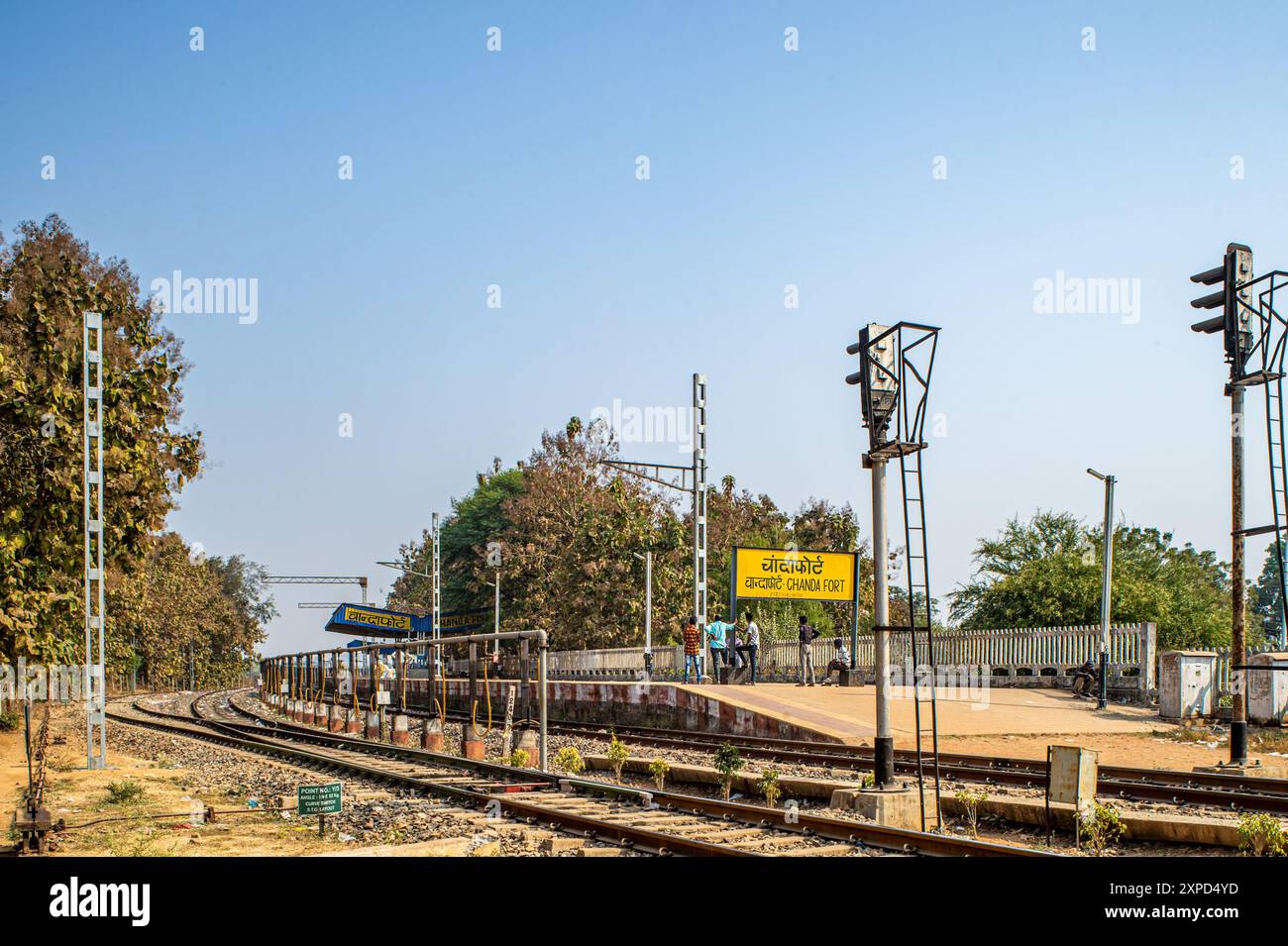 Indian platform life hi-res stock photography and images - Alamy