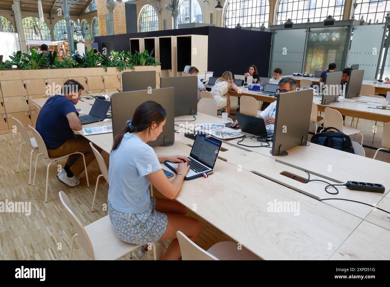 Media press centre hi-res stock photography and images - Alamy