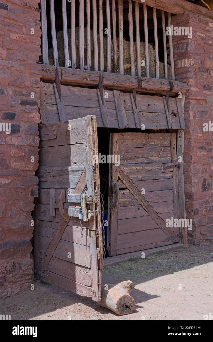 entryway to rustic stone barn with hay loft Stock Photo - Alamy