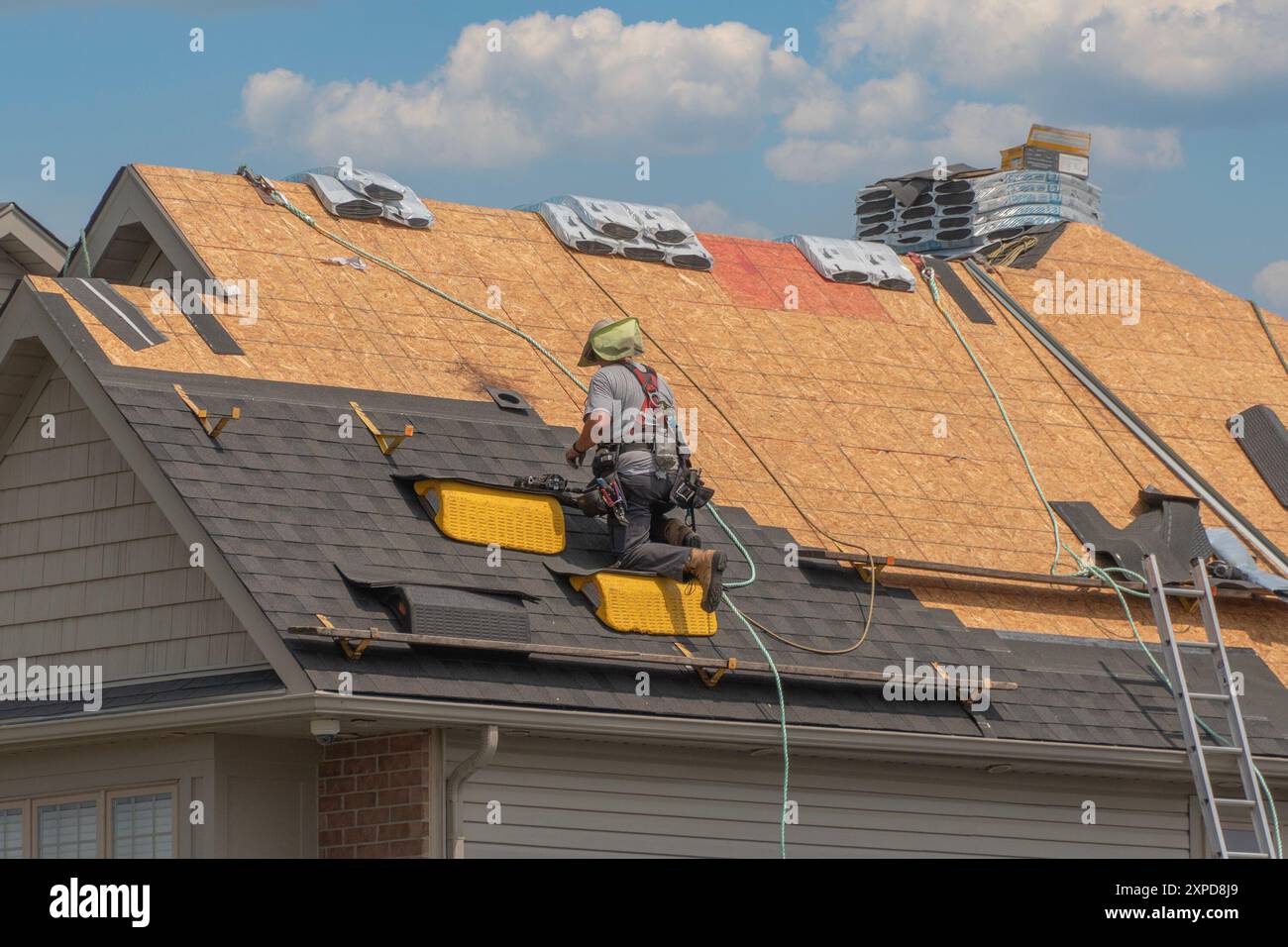 Asphalt shingles installing on hi-res stock photography and images - Alamy