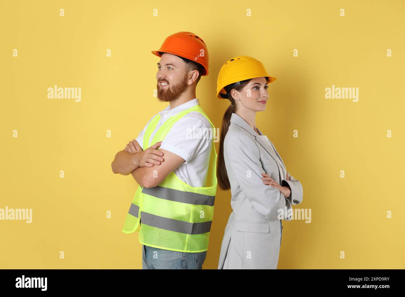 Engineers in hard hats hi-res stock photography and images - Alamy