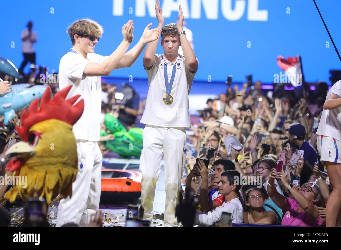 Paris, France. 05th Aug, 2024. Leon Marchand and others members of ...