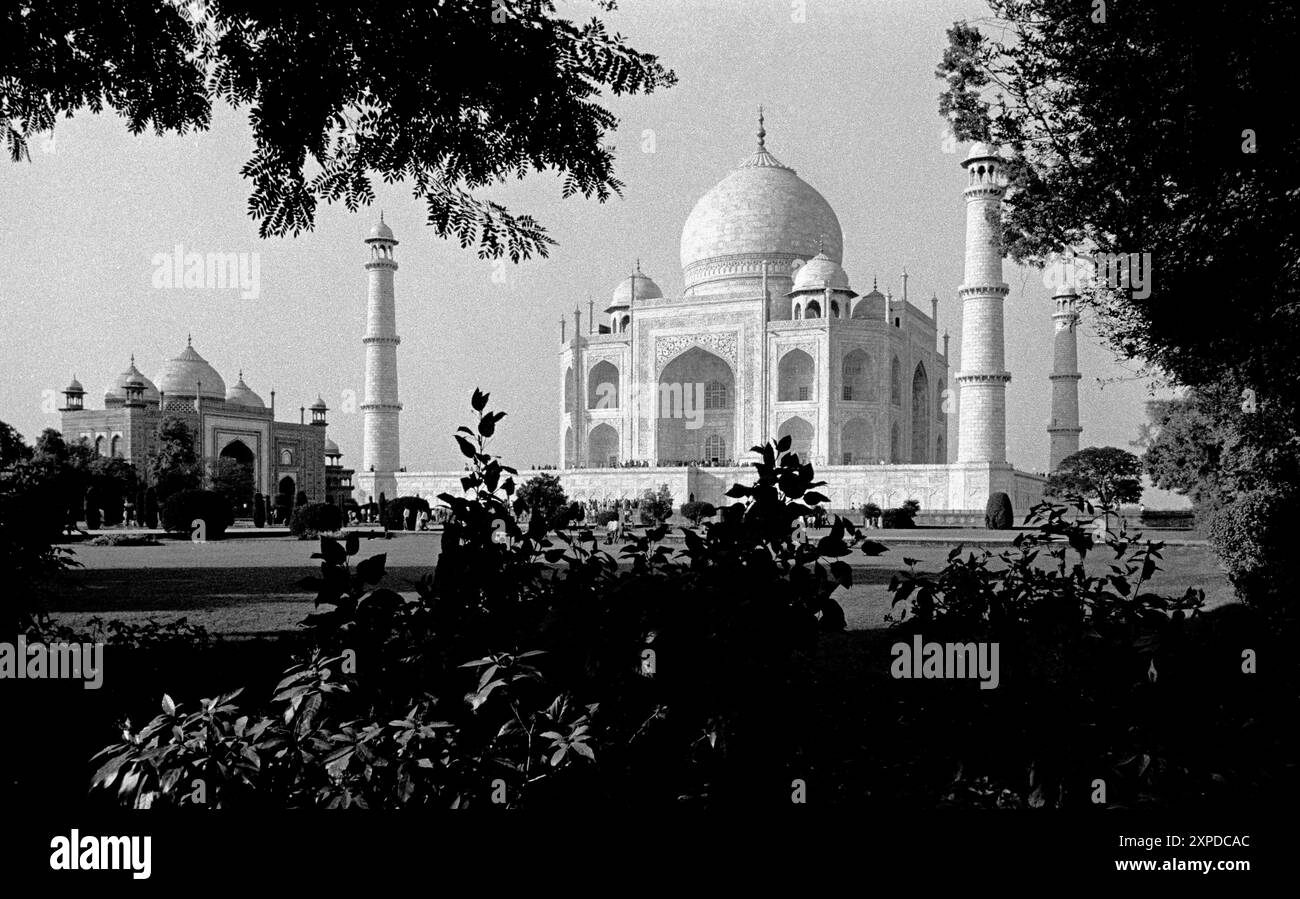 The Taj Mahjal is a the shining example of Moghul architecture - Agra ...