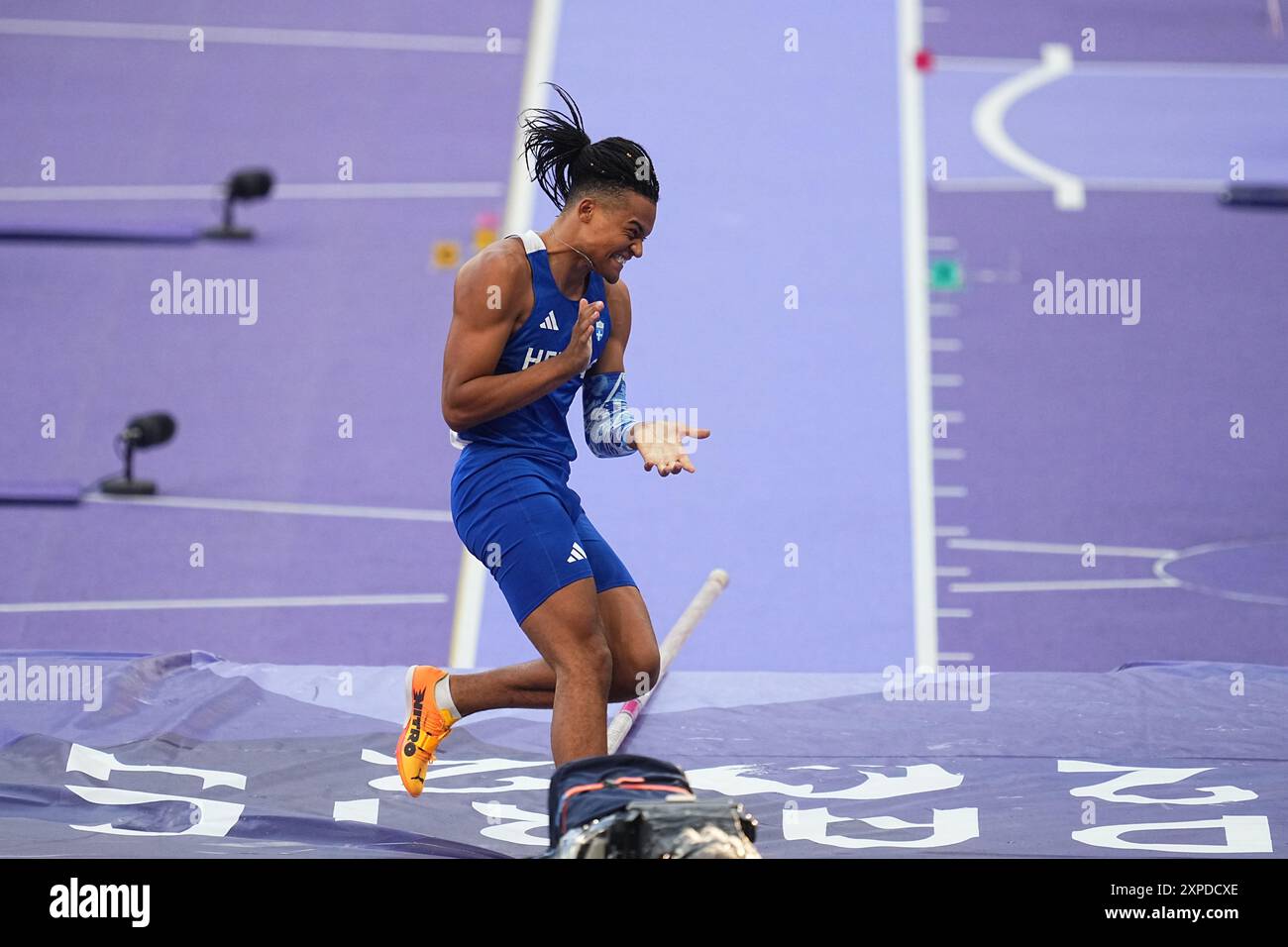 Pole vault olympics greece hi-res stock photography and images - Alamy
