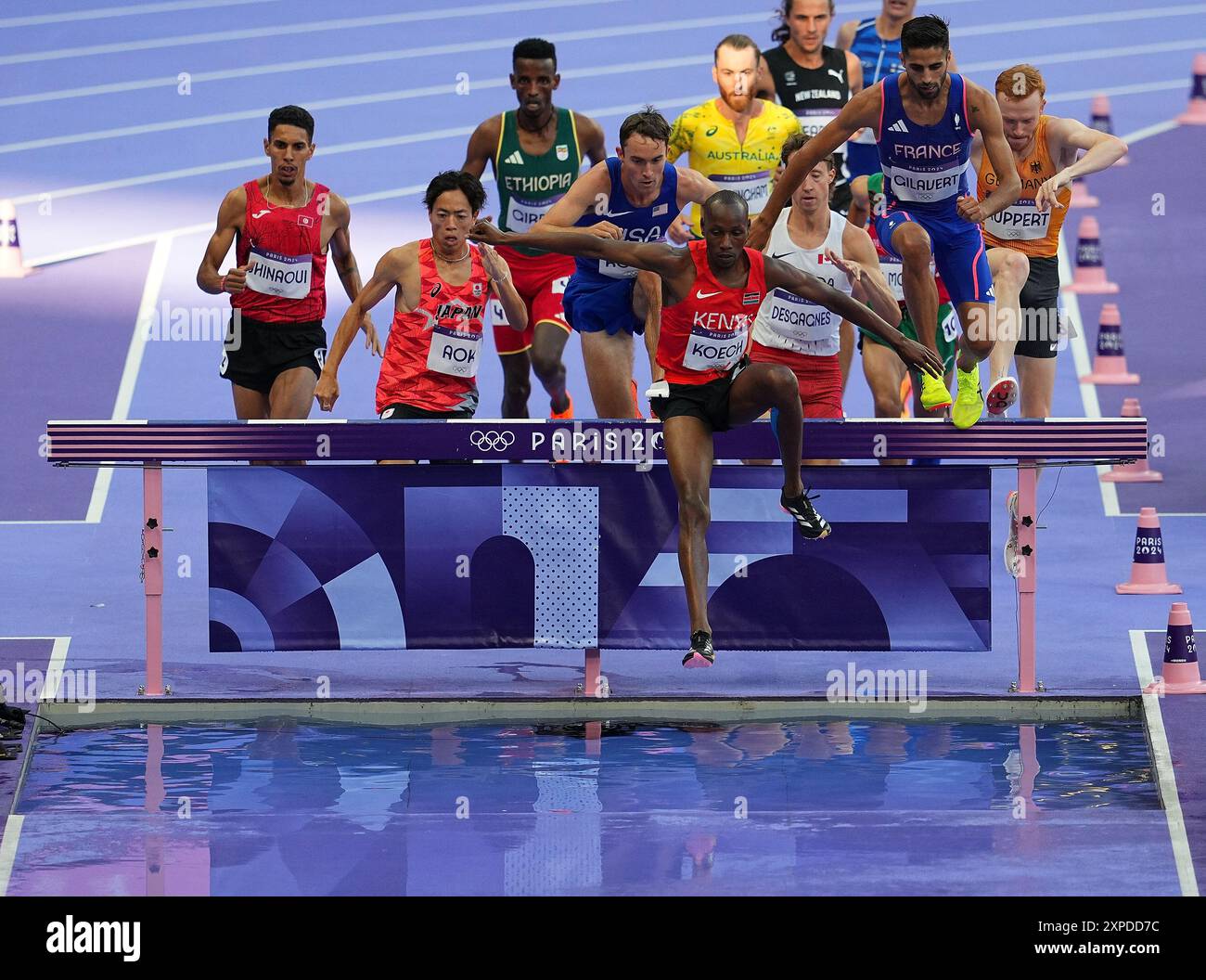 Paris, France. 5th Aug, 2024. Simon Kiprop Koech (front) of Kenya ...