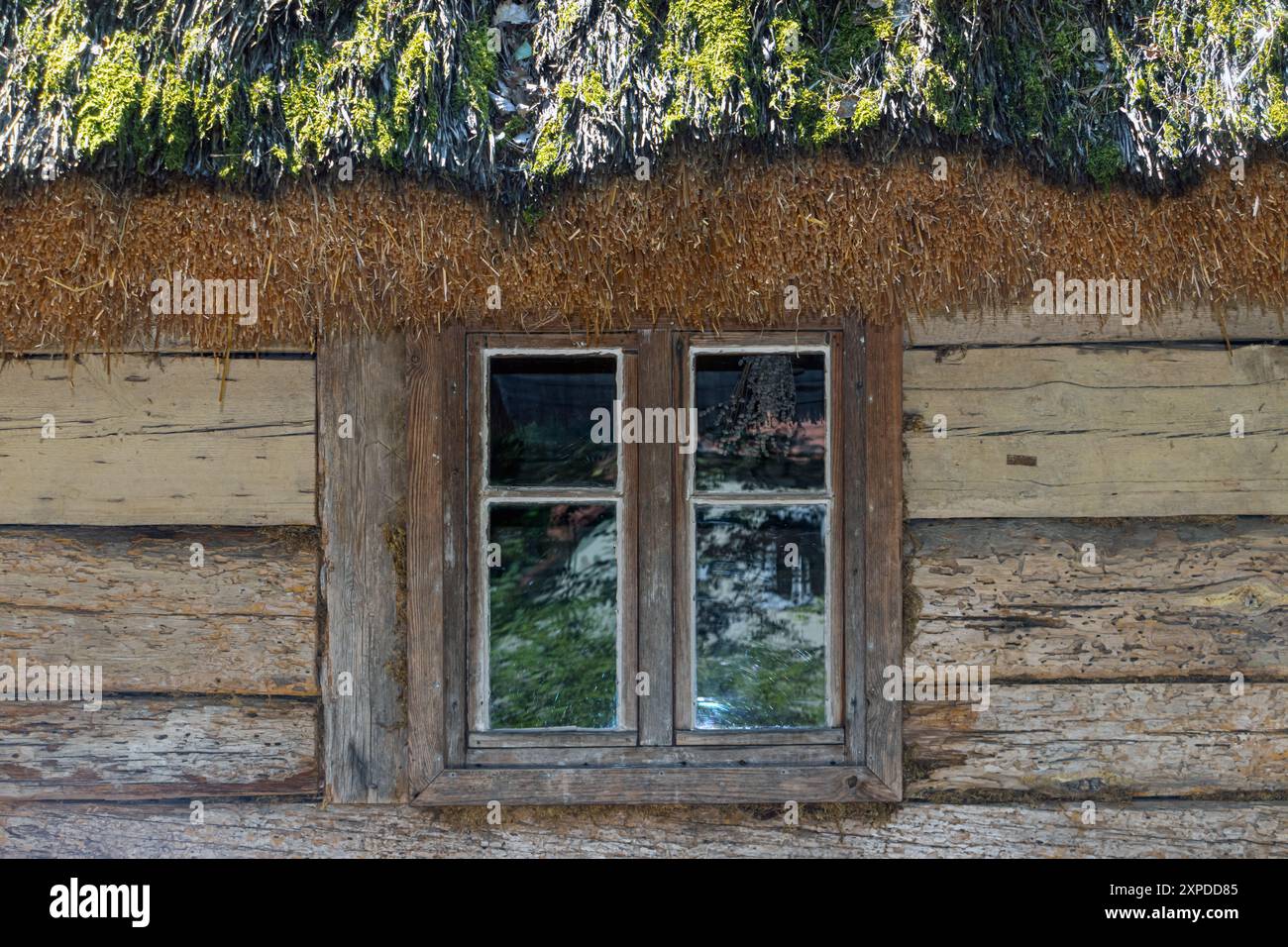 Cottage window timber hi-res stock photography and images - Alamy