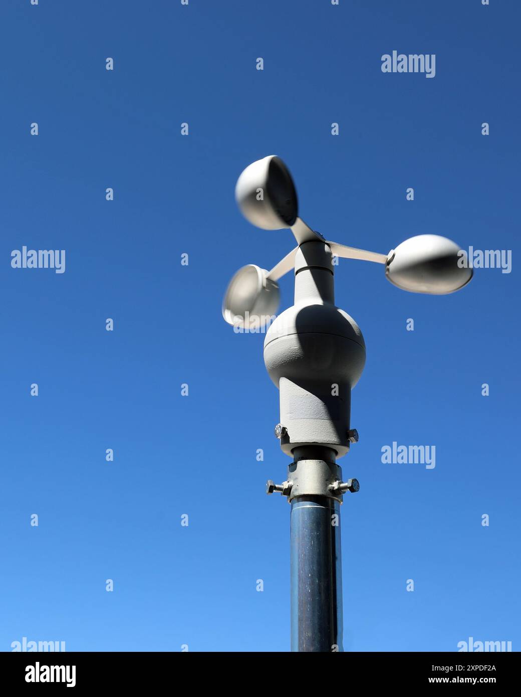 anemometer with three hemispheres for precise measurement and recording ...