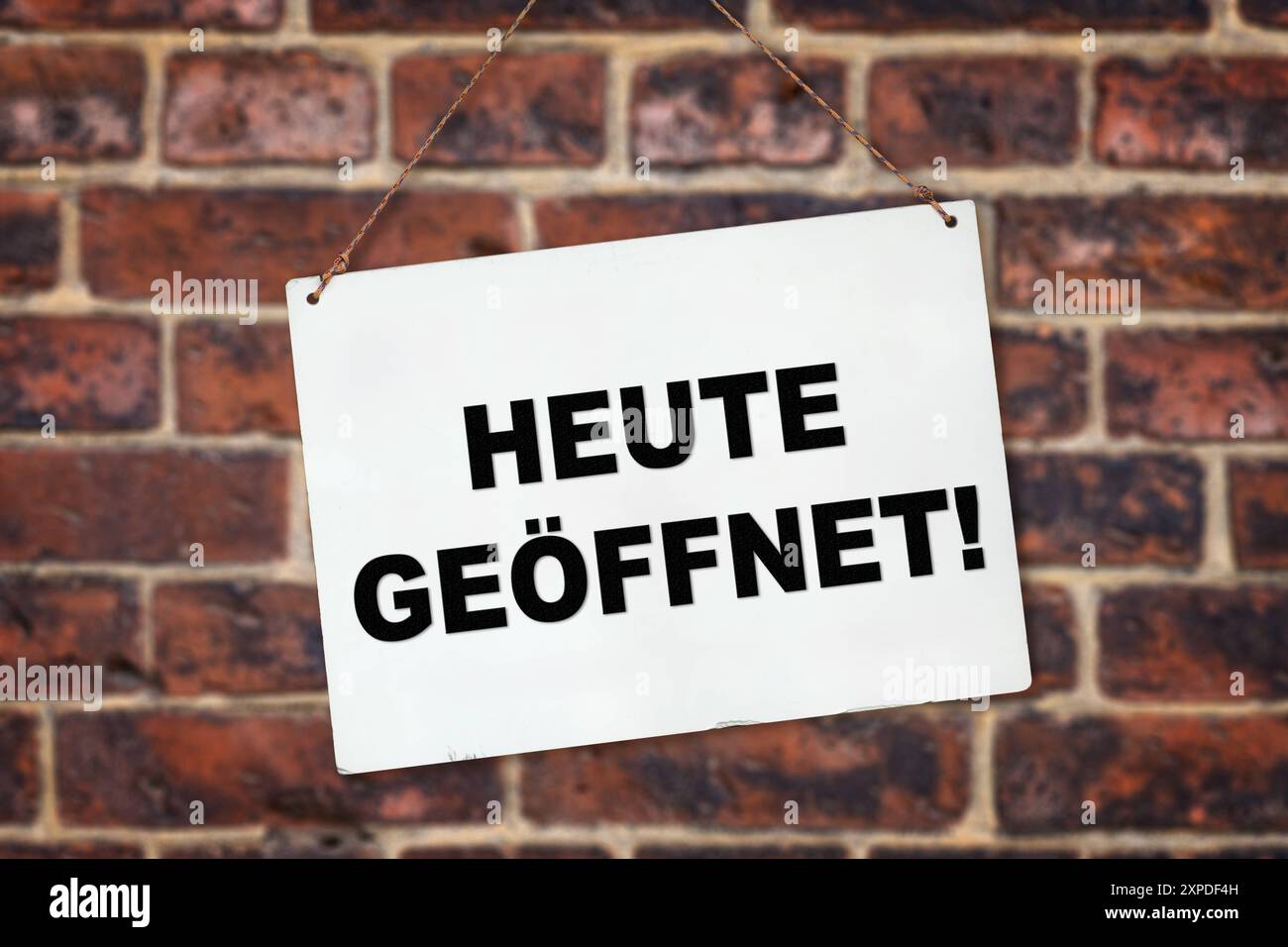 Heute geoffnet hi-res stock photography and images - Alamy