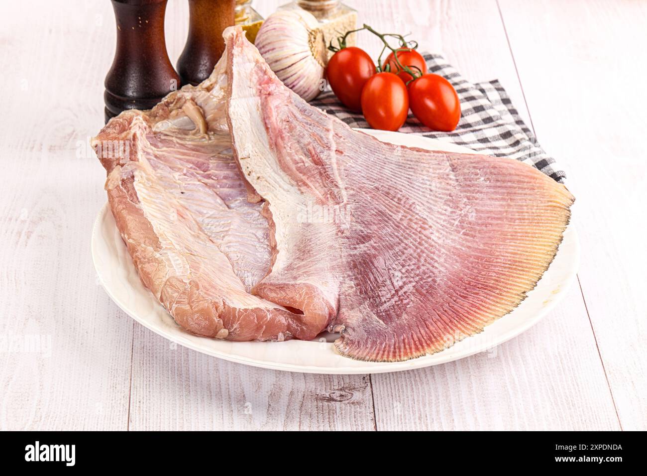 Raw uncooked stingray fish wing in thw plate Stock Photo - Alamy