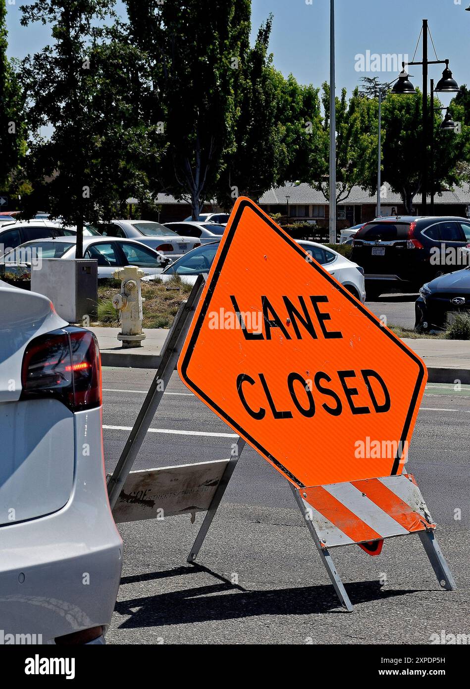 lane closed traffic sign in California Stock Photo - Alamy