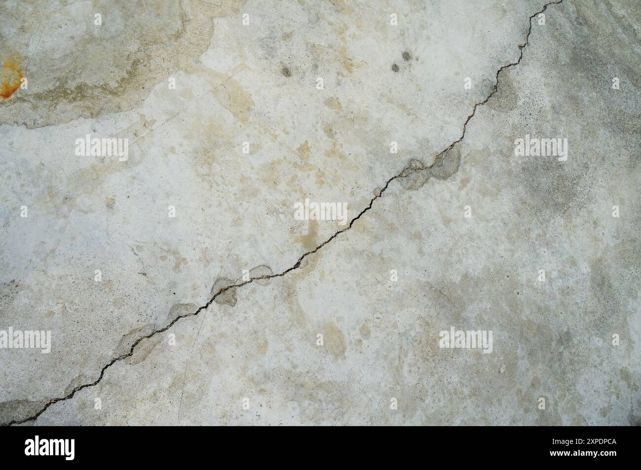 A big crack on an old, rotten wall Stock Photo - Alamy