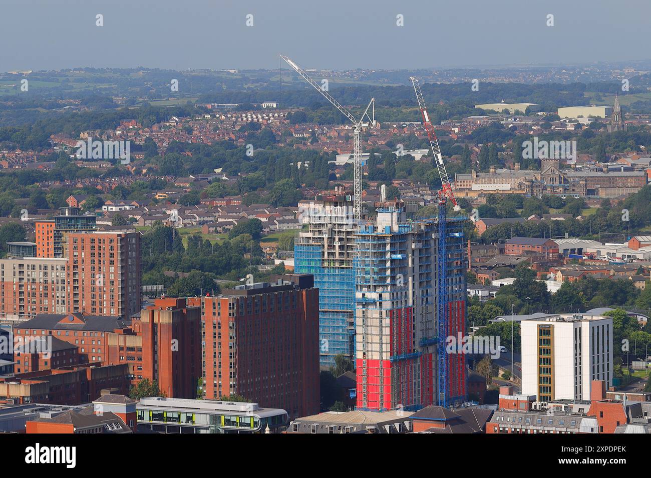 Tall building sin leeds hi-res stock photography and images - Alamy