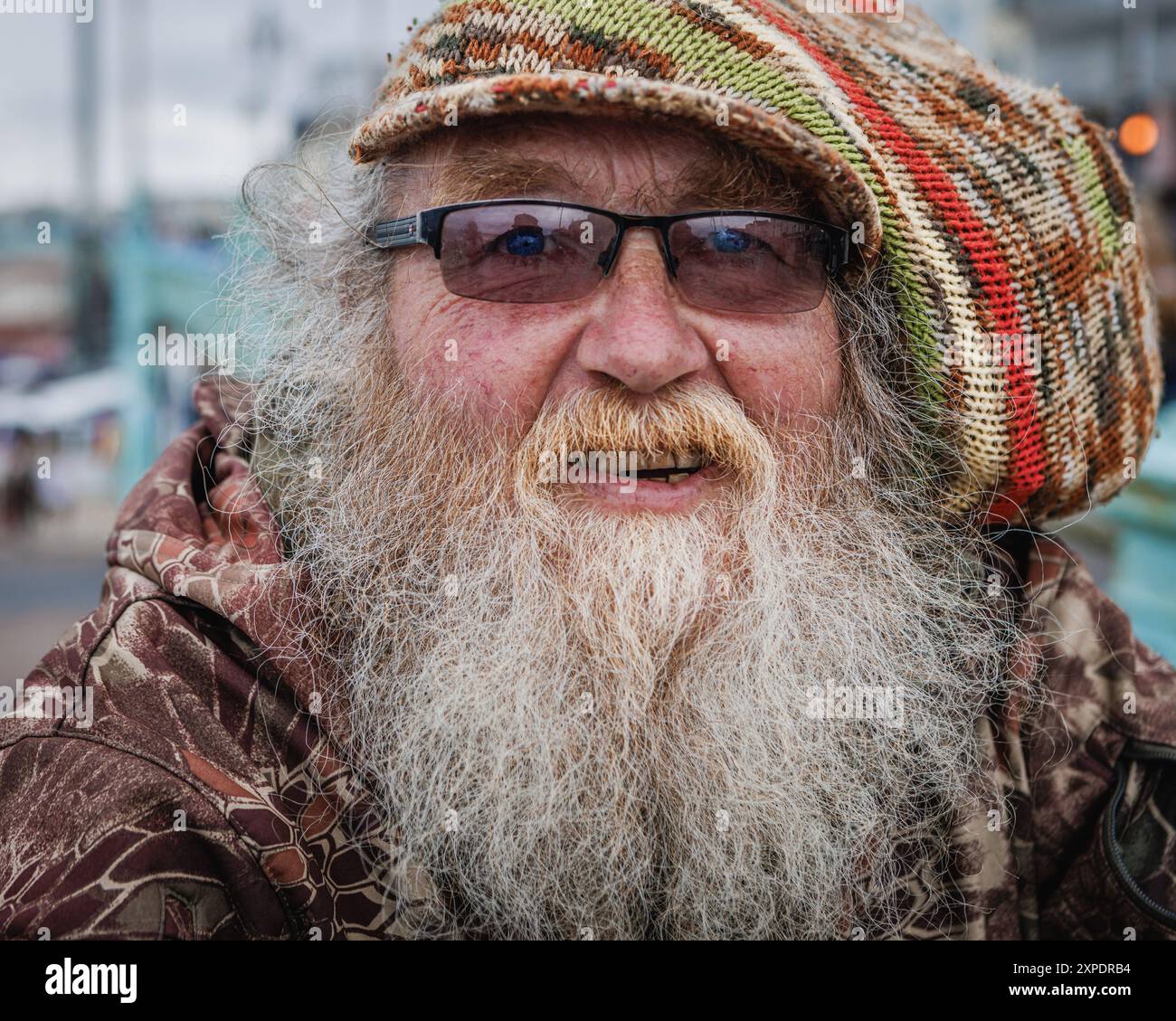 Portrait of an old music artist Stock Photo - Alamy