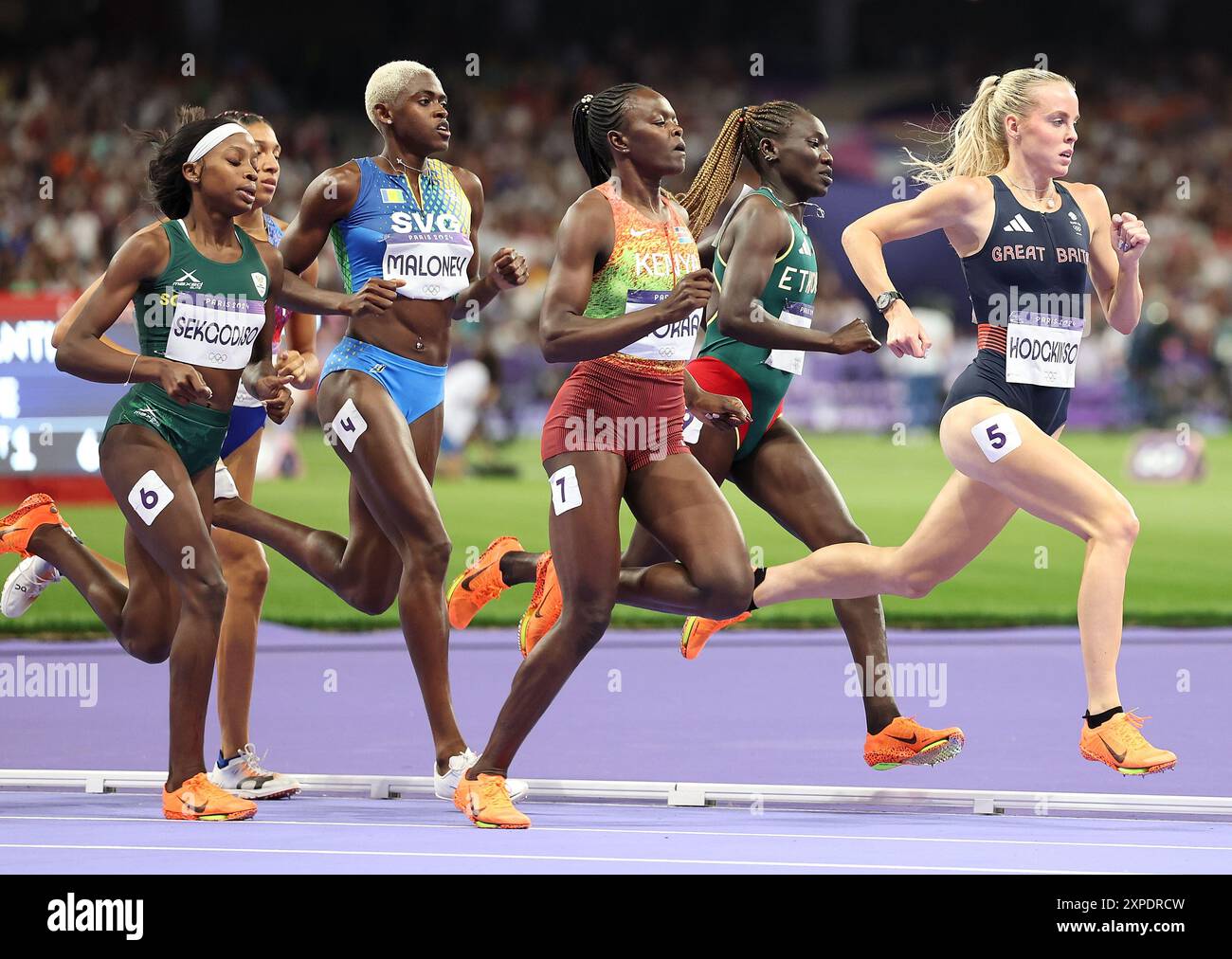 Paris, France. 5th Aug, 2024. Keely Hodgkinson (1st R) of Britain and ...