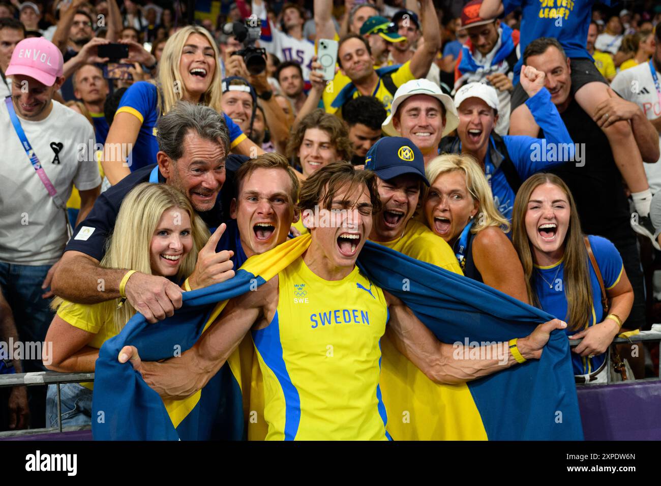 Paris, France. 5 Aug, 2024. Armand Duplantis of, Sweden. , . celebrates ...