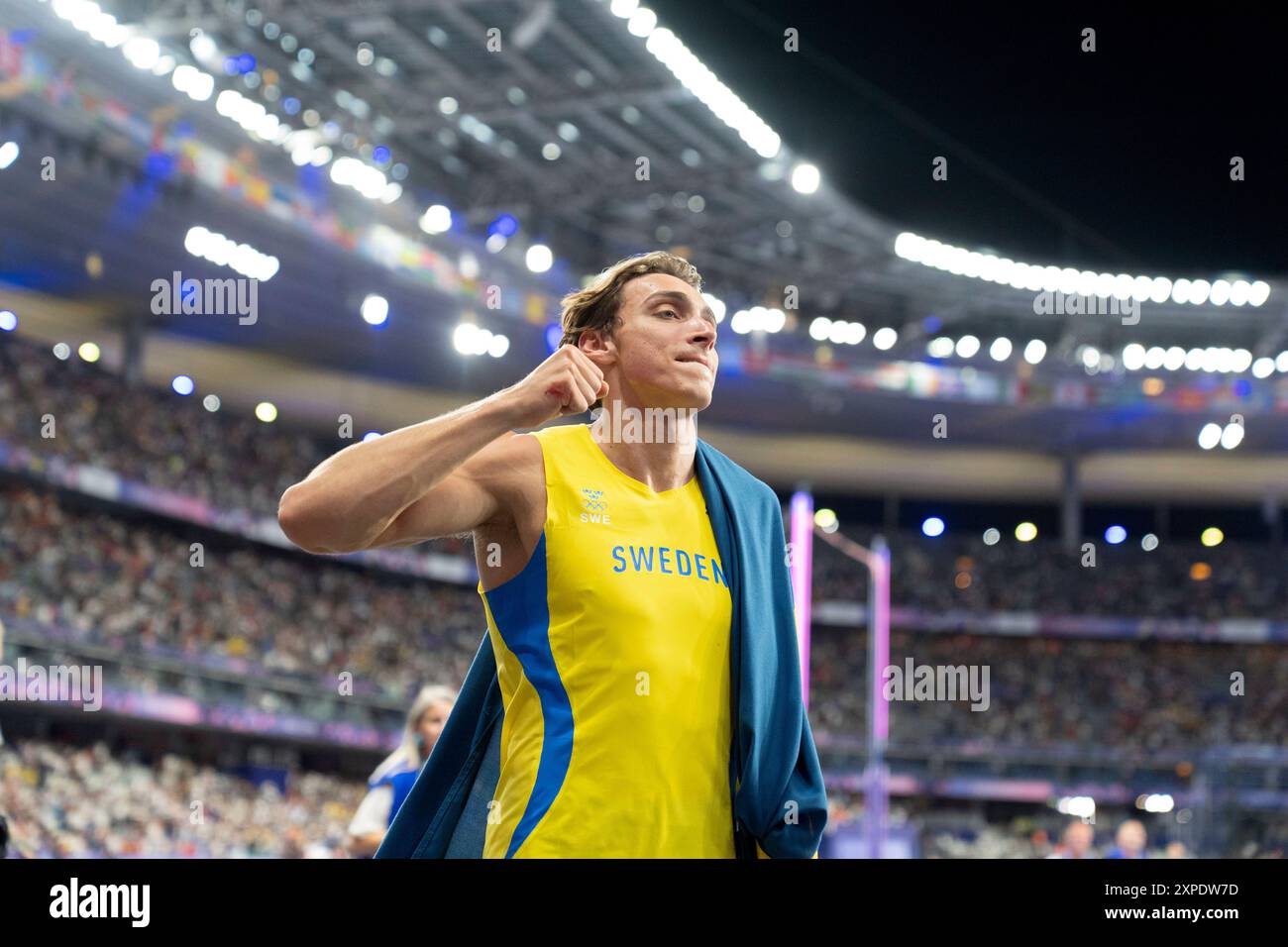 Armand Duplantis, of Sweden, takes a victory lap after setting a new ...