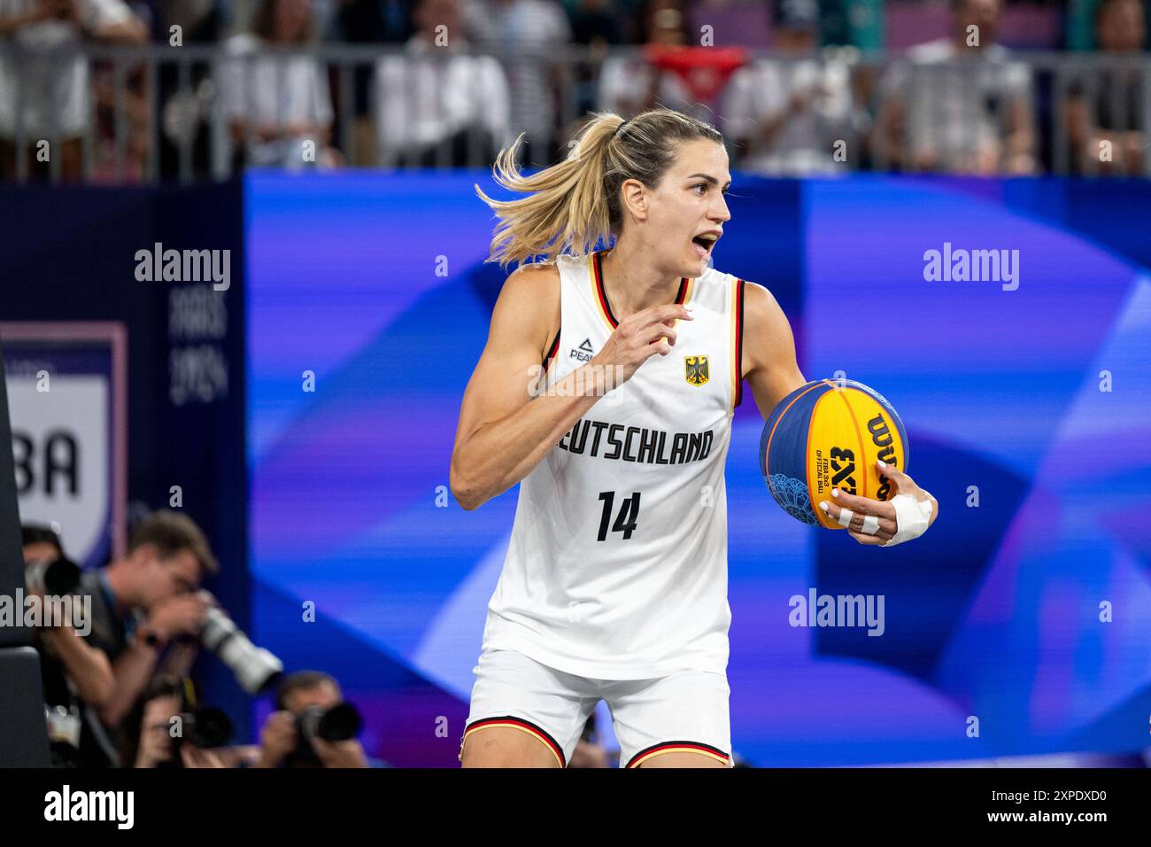 GREINACHER Sonja (Deutschland, #14) am Ball, FRA, Olympische Spiele ...