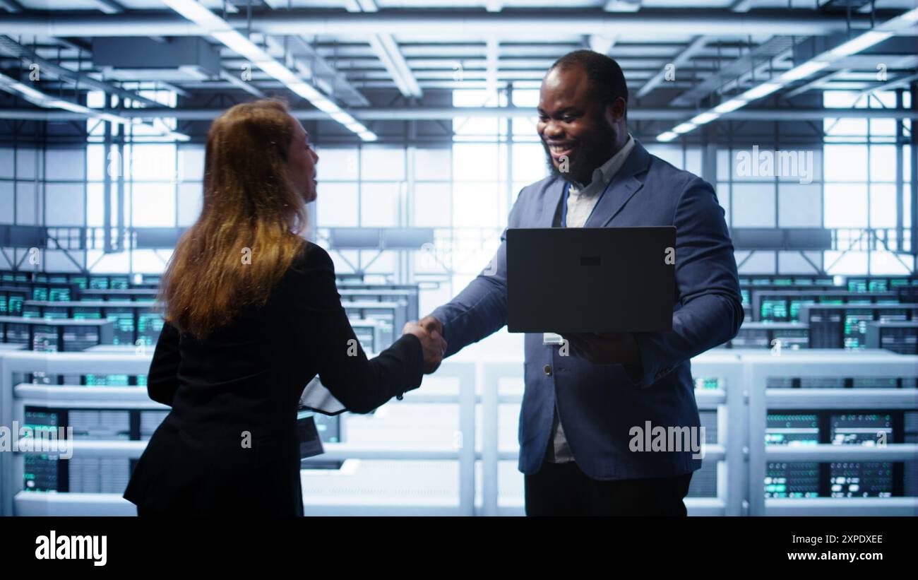 Server room manager supervise hi-res stock photography and images - Alamy