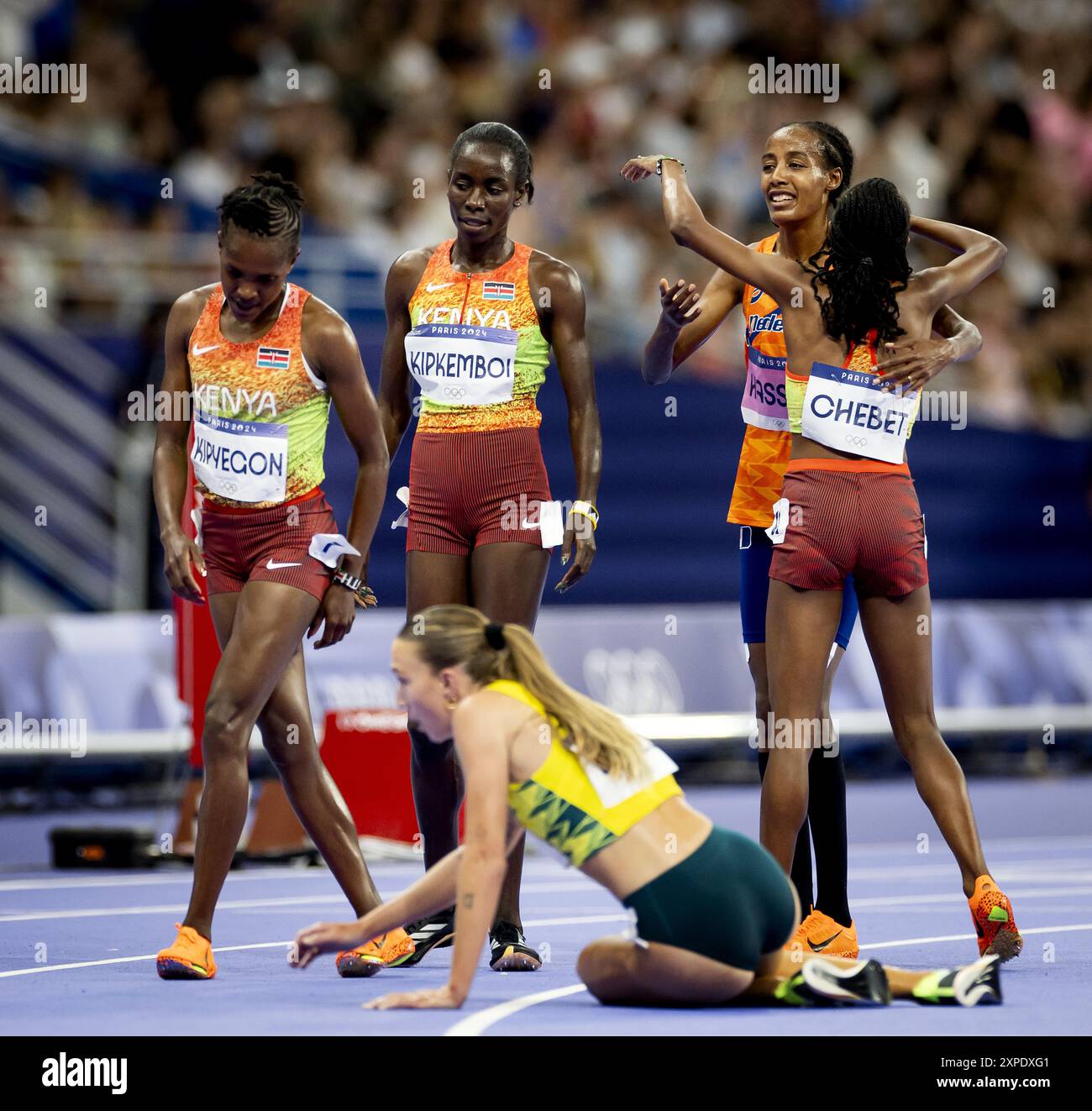 Paris, France. 05th Aug, 2024. PARIS - Faith Kipyegon (L) and Sifan ...