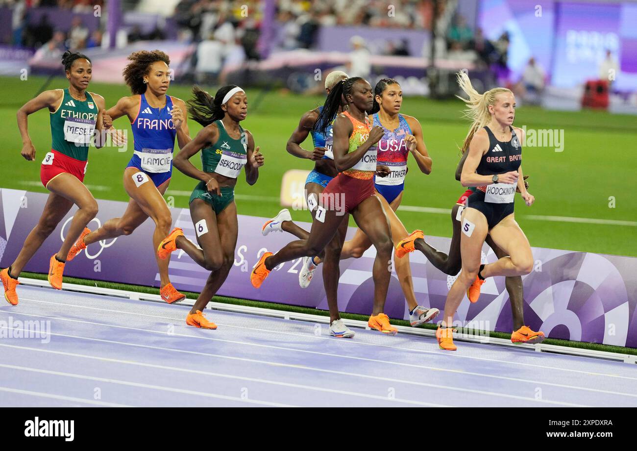 Paris, France. 05th Aug, 2024. Keely Hodgkinson of Great Britain leads ...