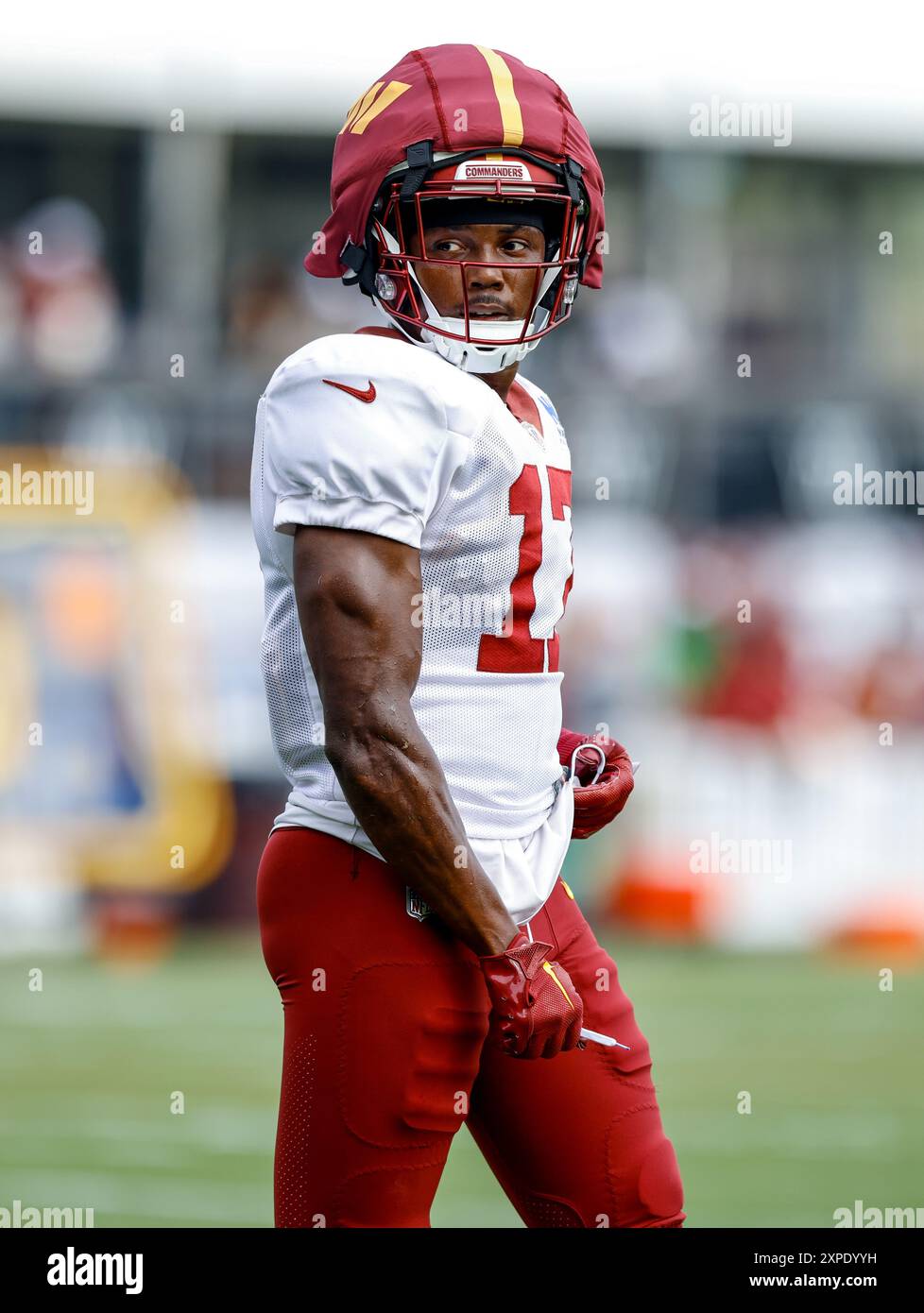 Washington Commanders wide receiver Terry McLaurin (17) during drills ...
